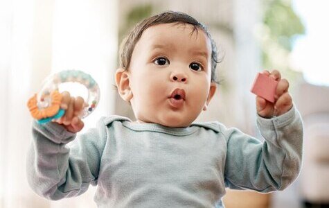 Manfaat Teether Bayi dan Cara Tepat Memilihnya
