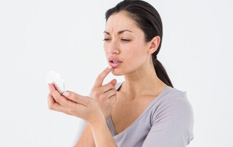 Cara Mengatasi Bibir Kering yang Mudah Dilakukan